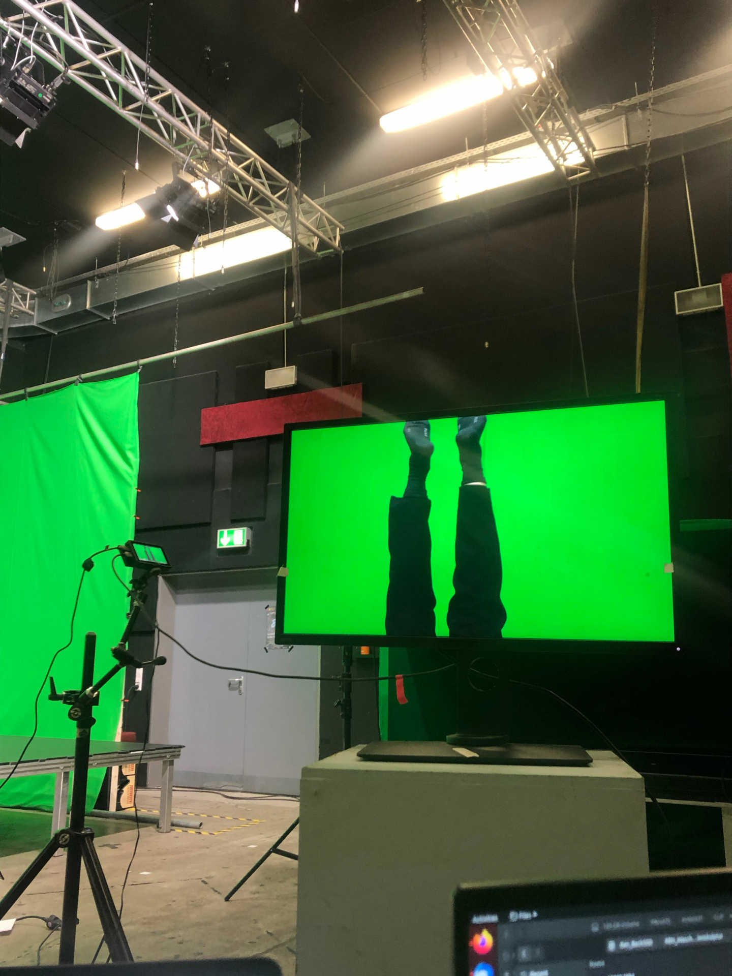 Dance and media installation EX.POSE | Xenorama